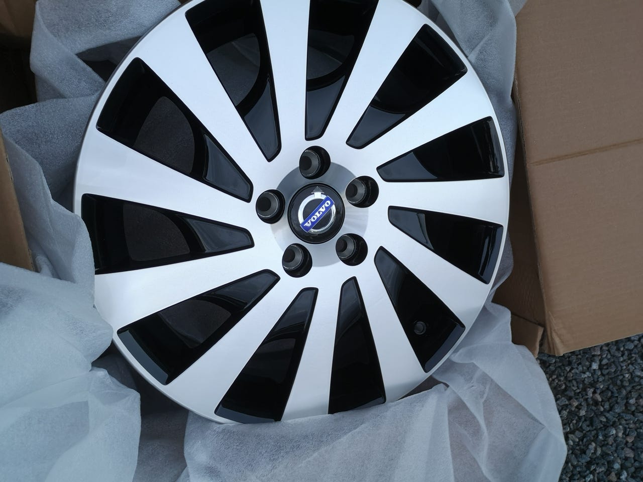 1stk 17" Volvo Felg ( 31414020 ) | FINN-torget
