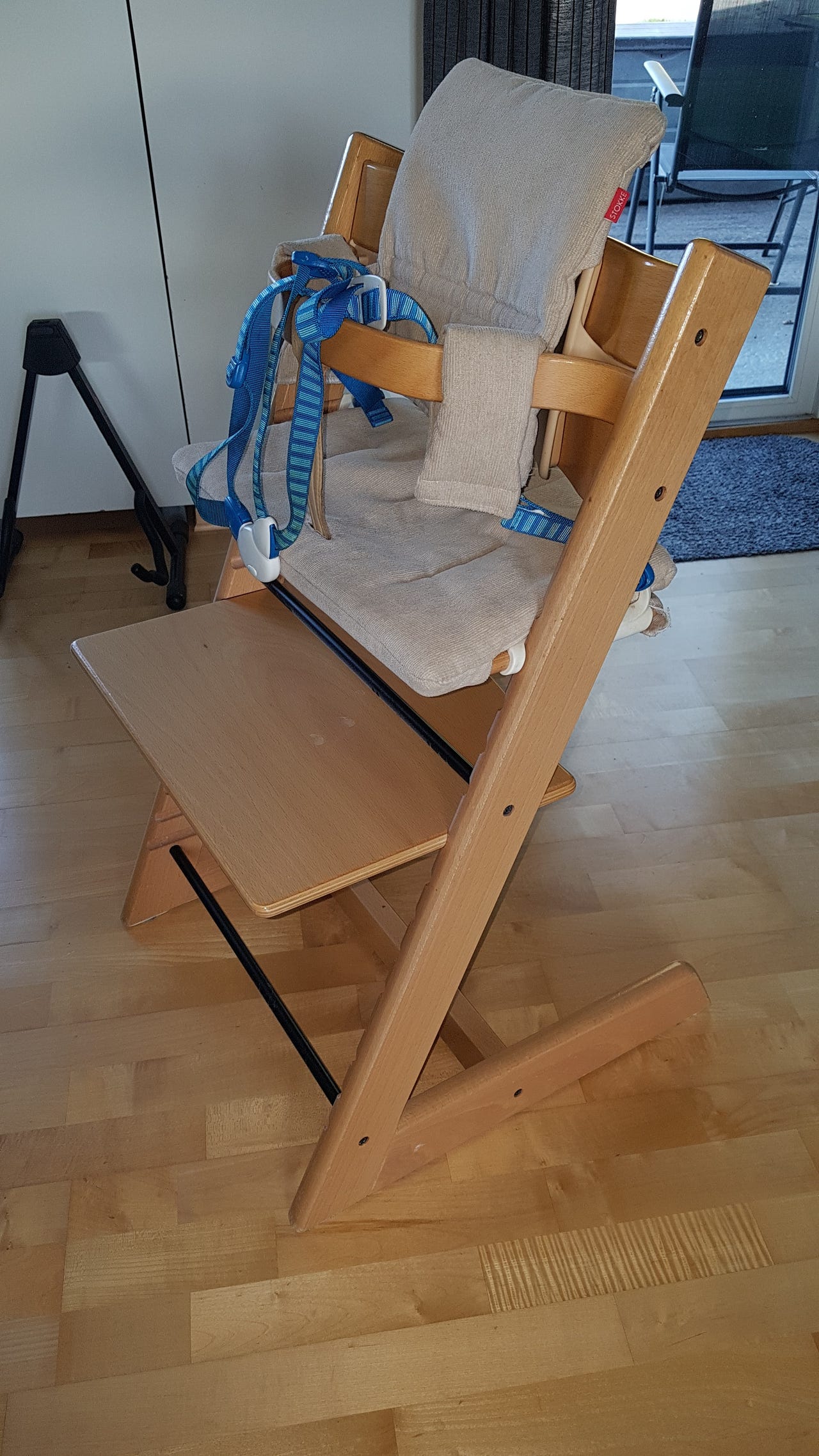 Tripp trapp stol med rygg, seler og puter | FINN-torget