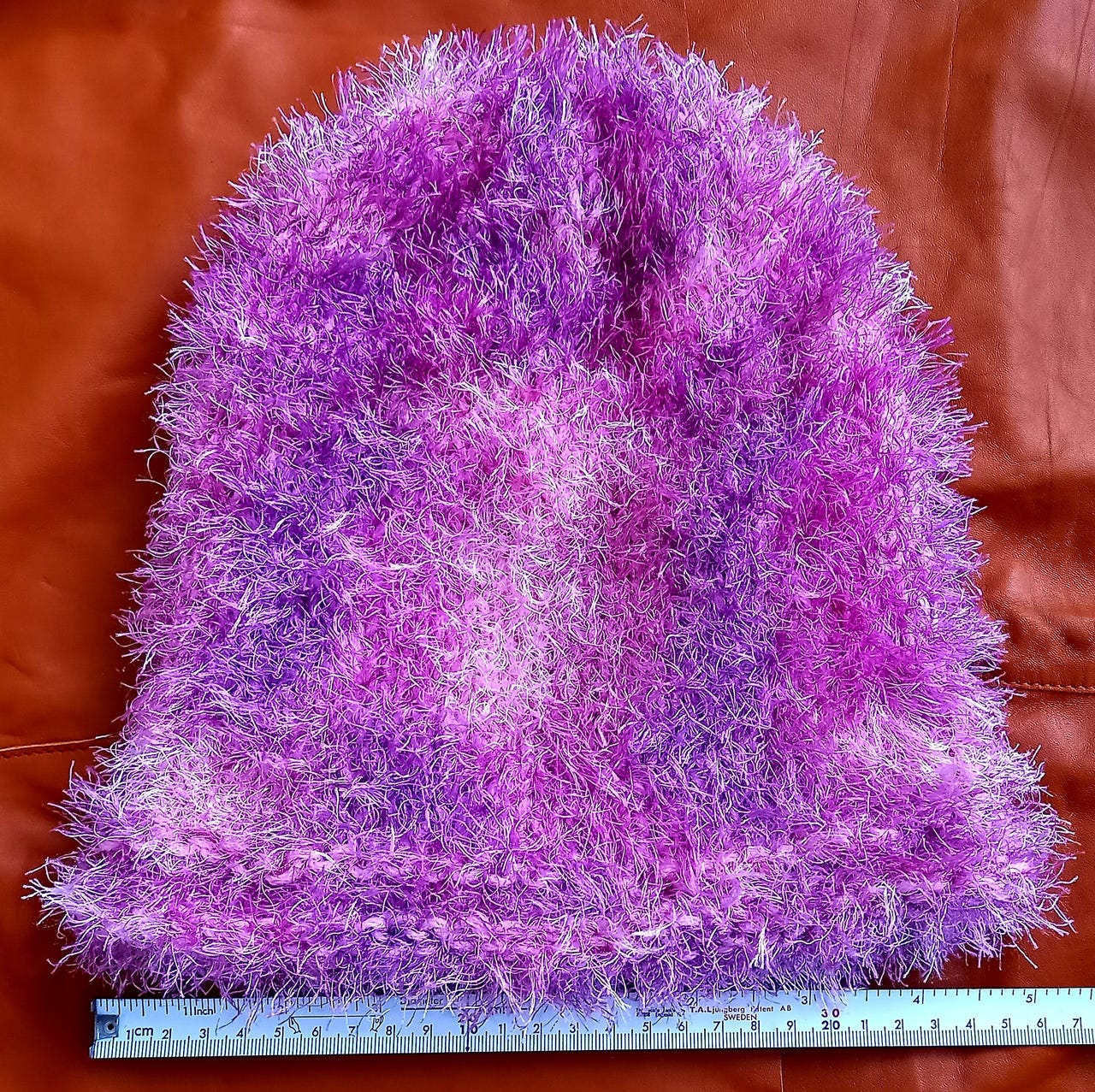 Lue - ny & ubrukt - fluffy - funky - håndlaget! | FINN-torget