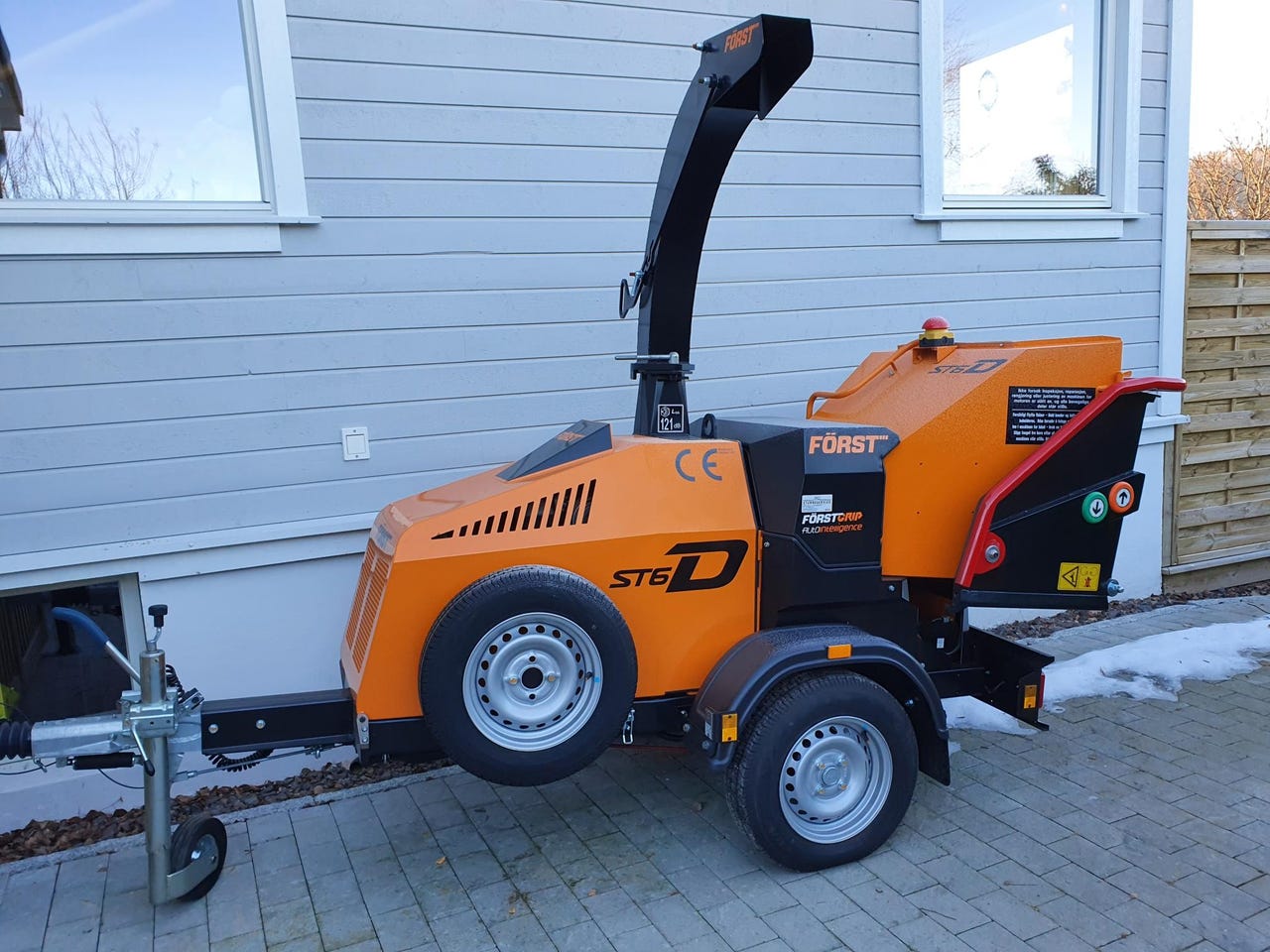 Utleie av kvistkutter, fliskutter, flishugger, kvisthugger, lift | FINN ...