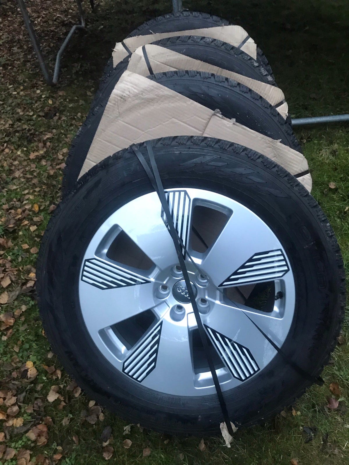 19" Audi e-tron felger med vinterdekk | FINN torget