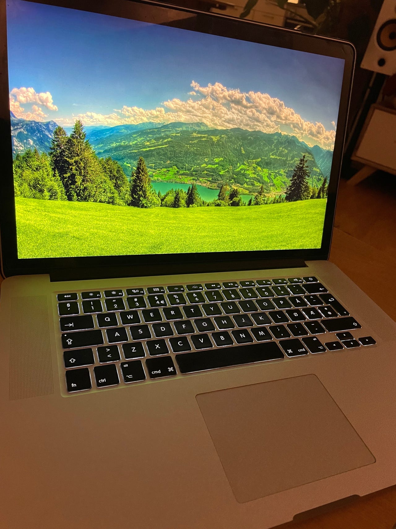 15" Macbook pro 2015 Retina display, i7, 2,8GHz, AMD Radeon | FINN-torget