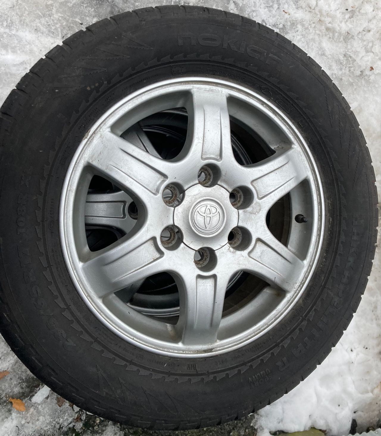 Toyota Land Cruiser felger Nokian Hakkapeliitta vinterdekk 235 65 r17 ...