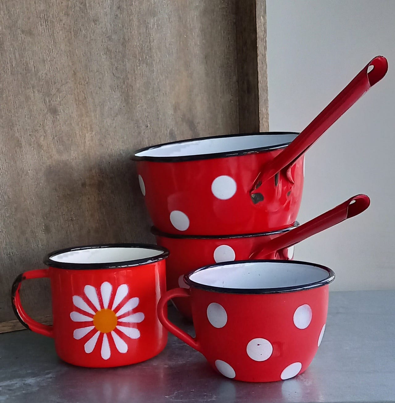 HASTER - 2 stk - kjeler - øser - emaljert - vintage - polkadott - rød ...