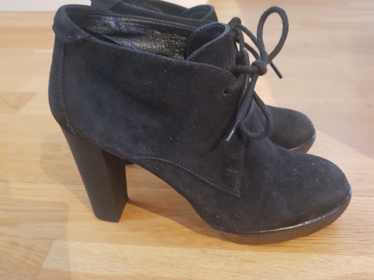 Sko, høyhælte, svarte, semsket skinn, merke HOGAN størrelse 38 | FINN ...