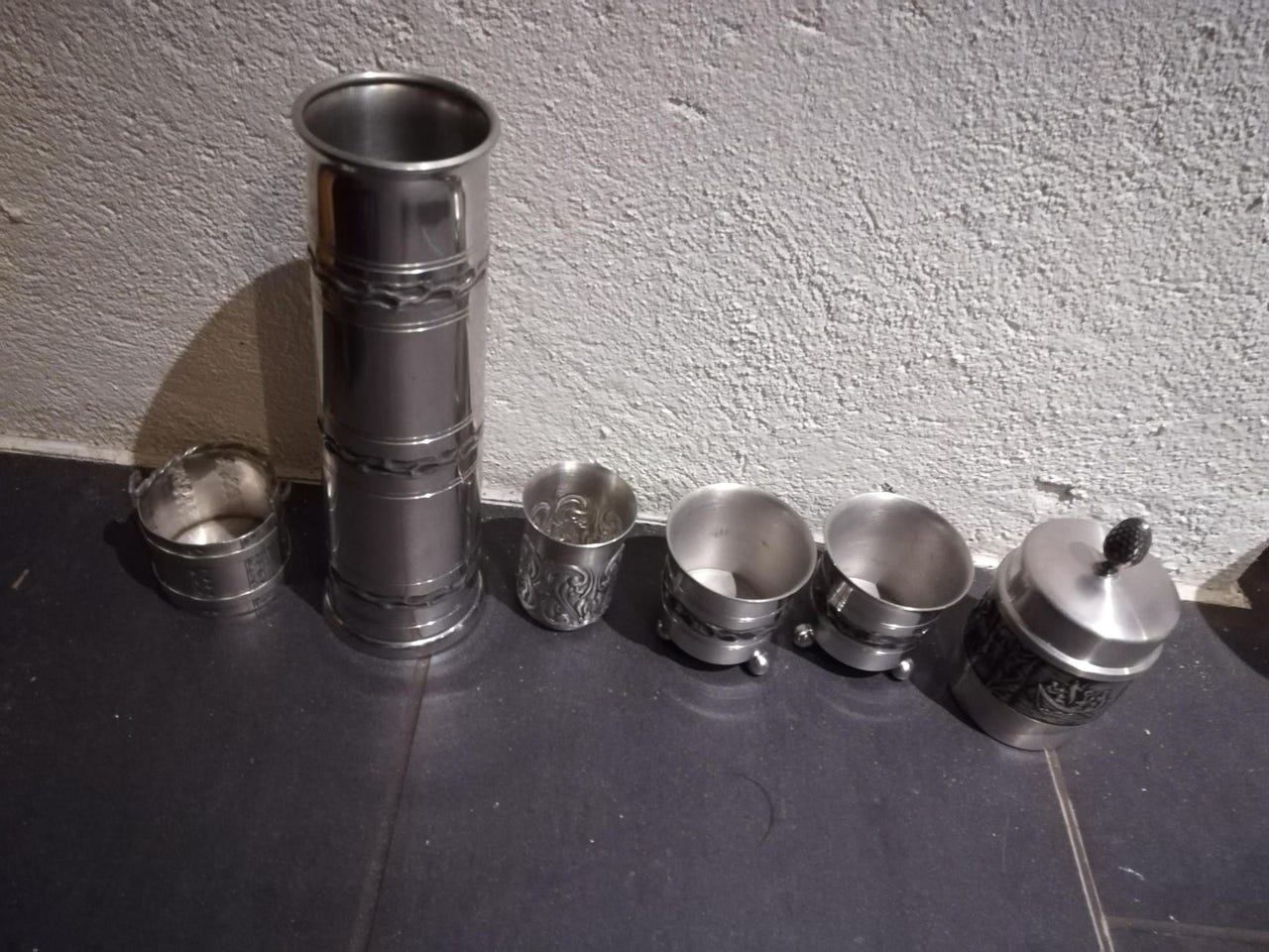 Tinnvase og andre tinngjenstander | FINN-torget