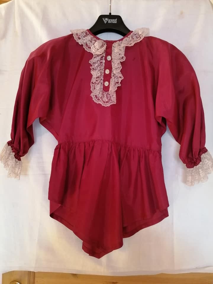 Selger 2 stk, bluser . størrense 34 - 36. i godstand. myker stoff. | FINN-torget