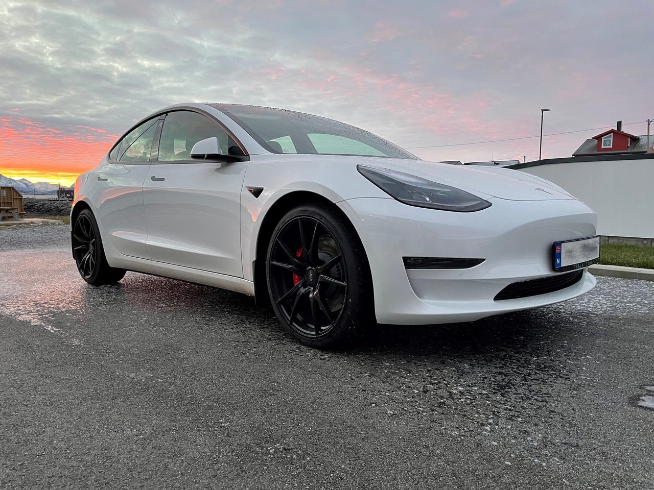 19" TESLA MODEL 3 SMIDDE FELGER M/ DEKK! VEKT 9,5KG! | FINN-torget