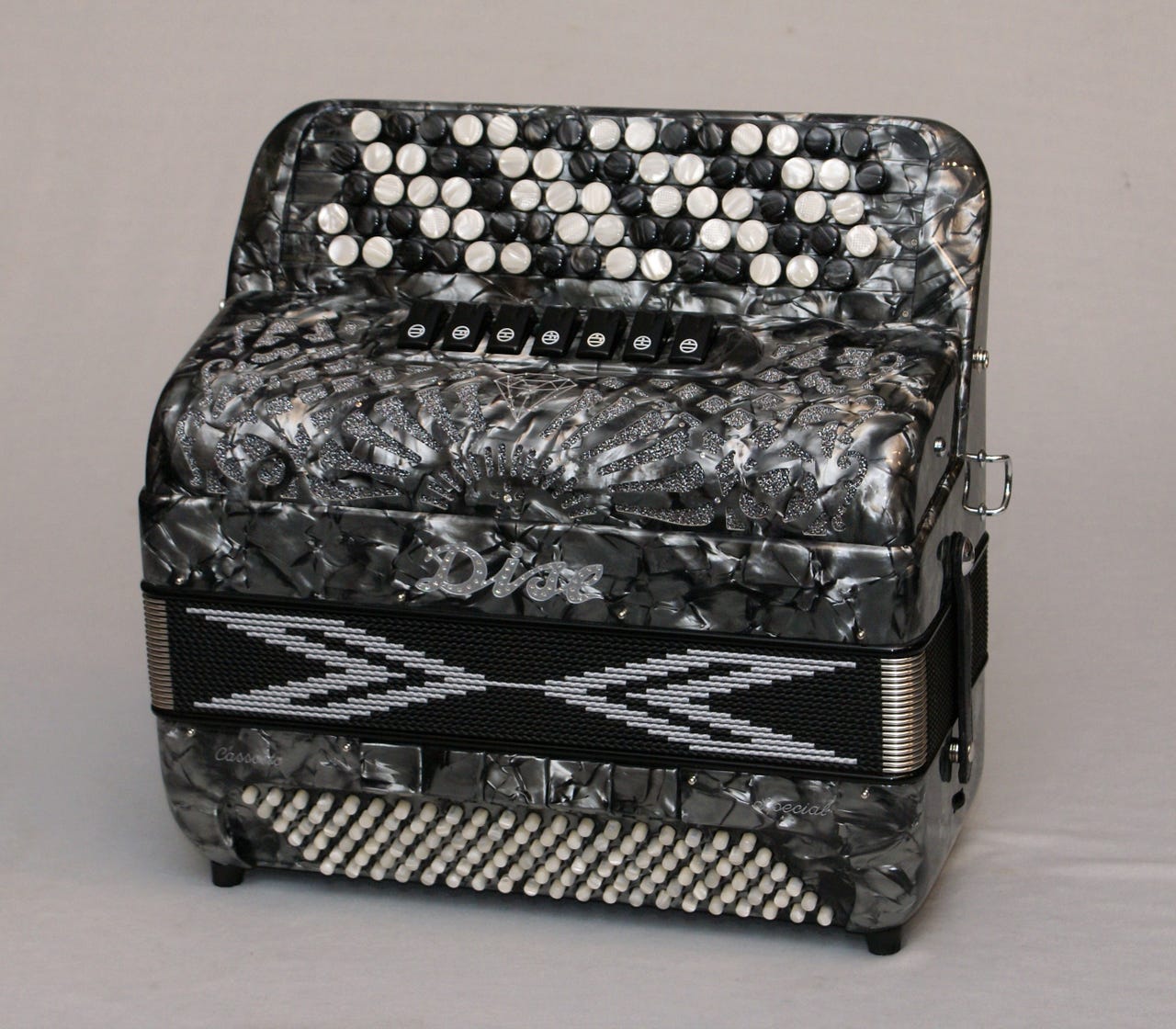 Nye Dise Cassotto Special, knappetrekkspill. Fri frakt! | FINN-torget