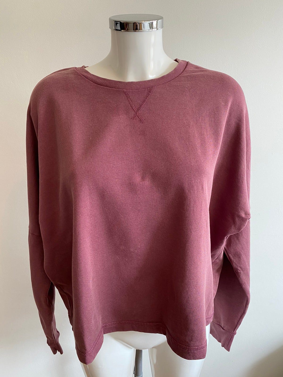 Weekday lilla genser kortere modell steinvasket | FINN-torget