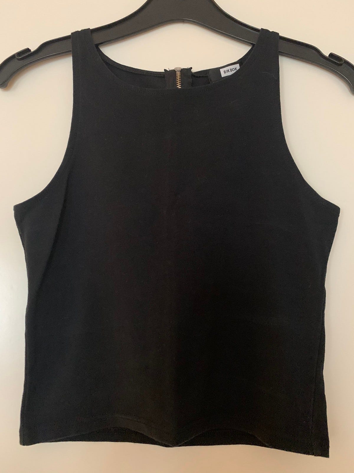 Sort, cropped singlet i str. XS | FINN-torget