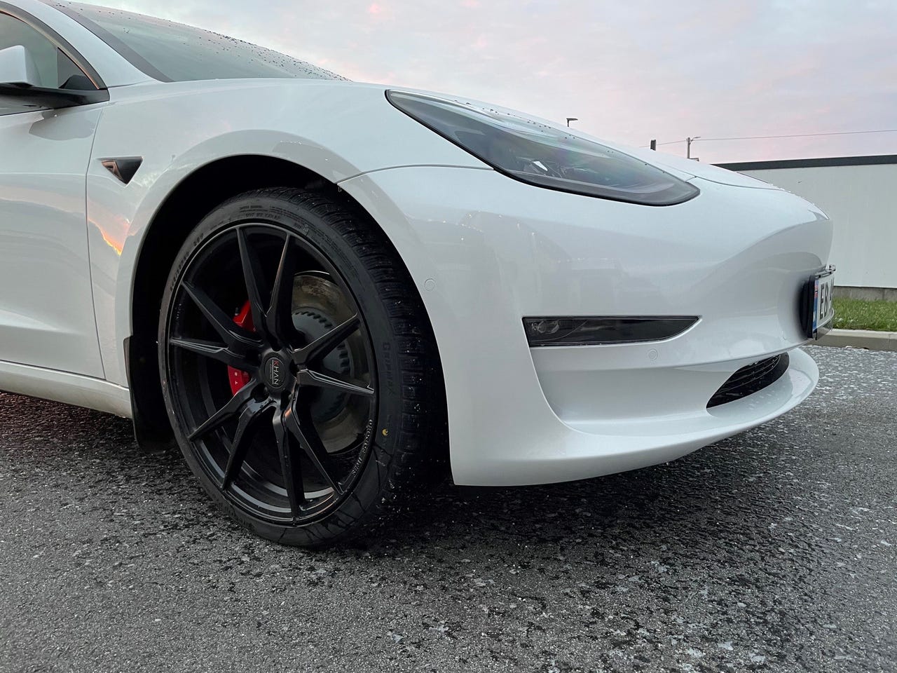 20" TESLA MODEL 3 CONCAVE SMIDDE FELGER M/DEKK! NAF TEST 8,3 POENG ...
