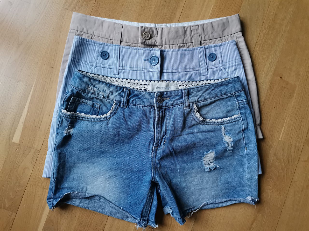 Blå dongerishorts i str 36 selges billig | FINN-torget