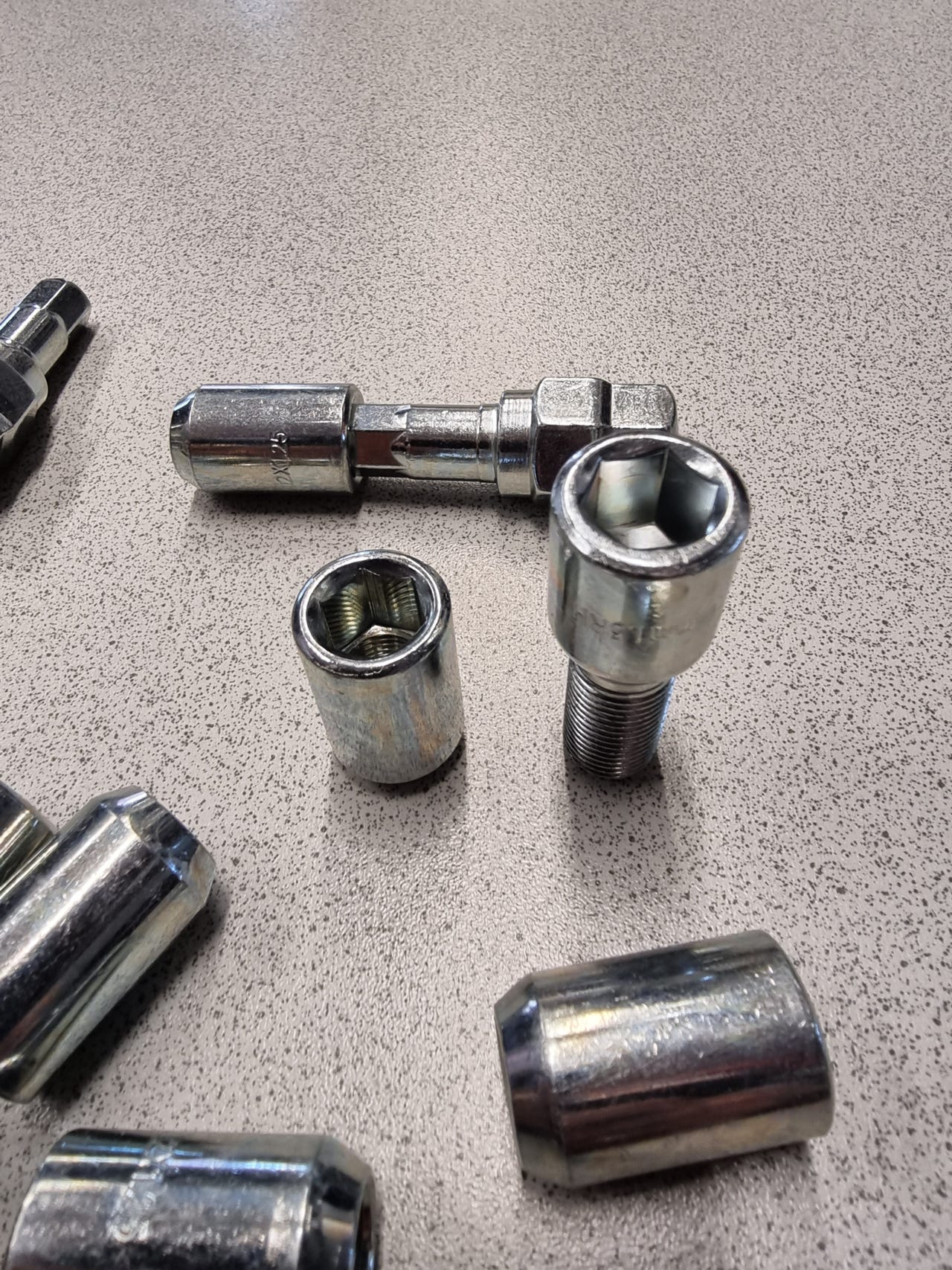 Bolter / Muttere med innvendig torx/umbrako | FINN-torget