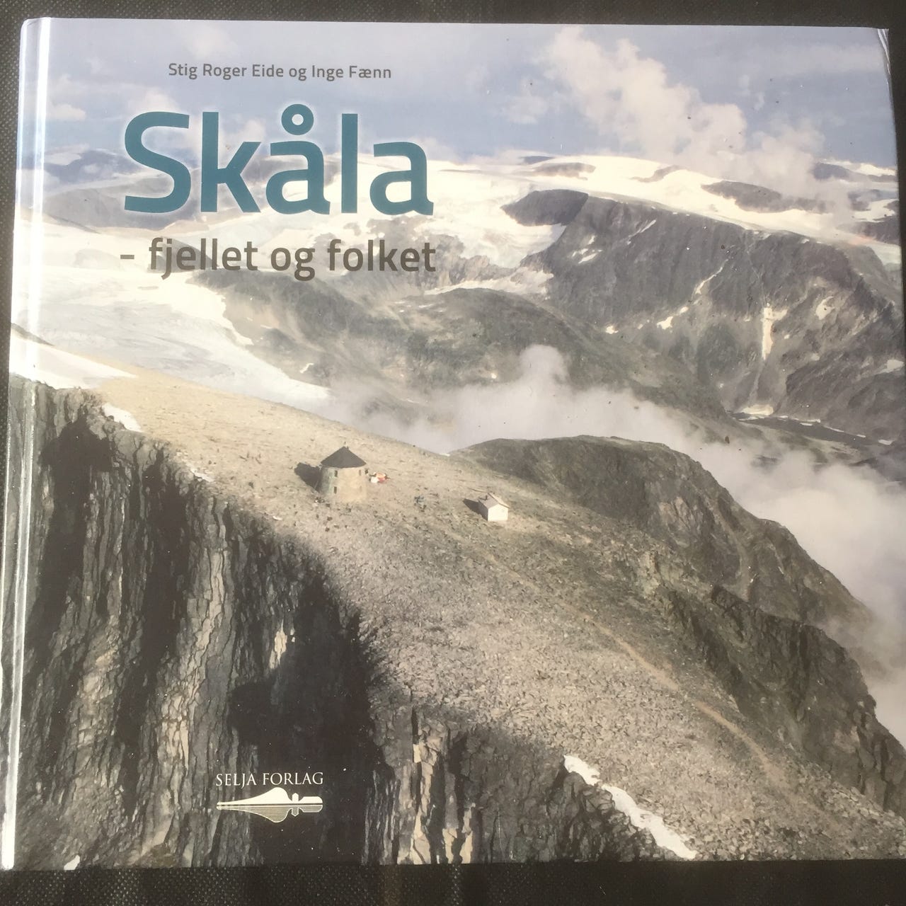 Stig Roger Eide, Inge Fænn: Skåla - fjellet og folket | FINN-torget