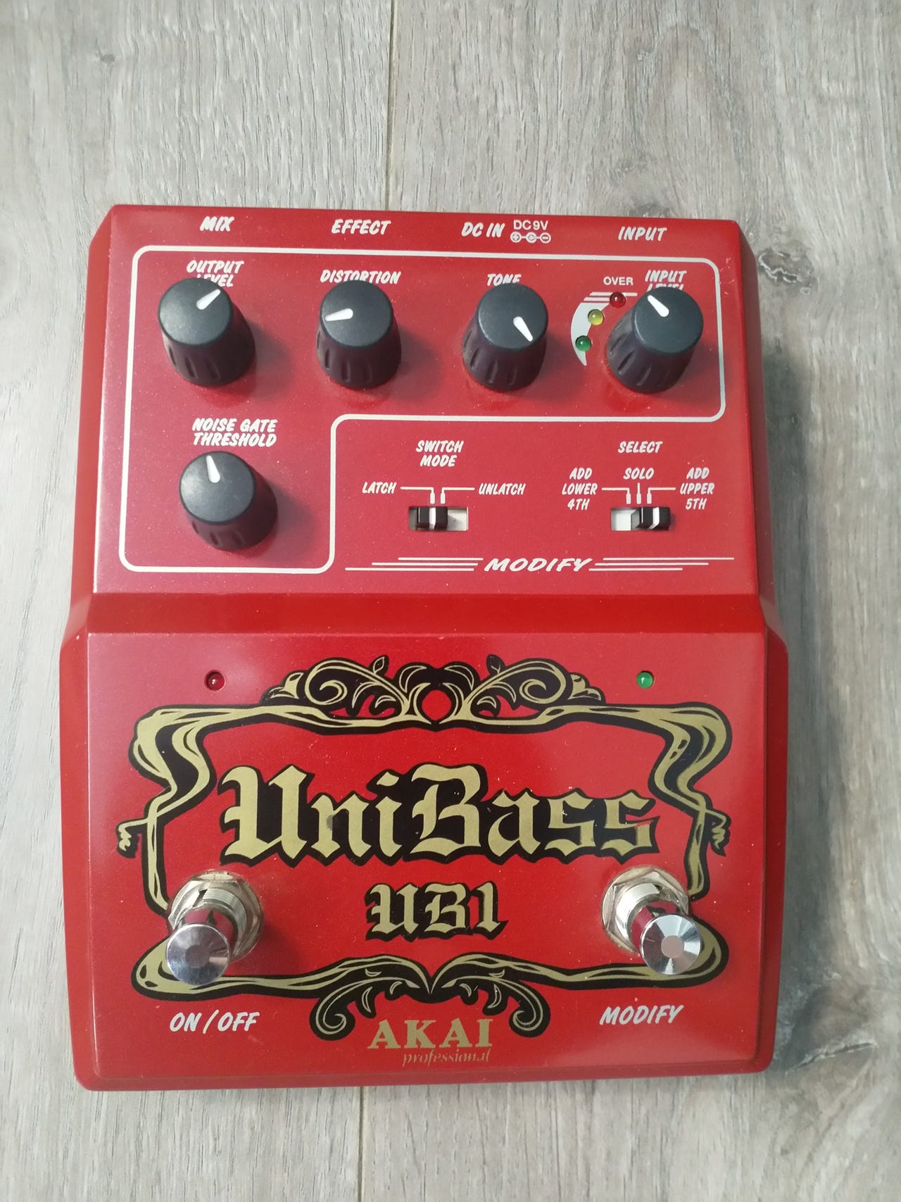 Akai UniBass UB1 Harmonized Bass Distortion | FINN-torget