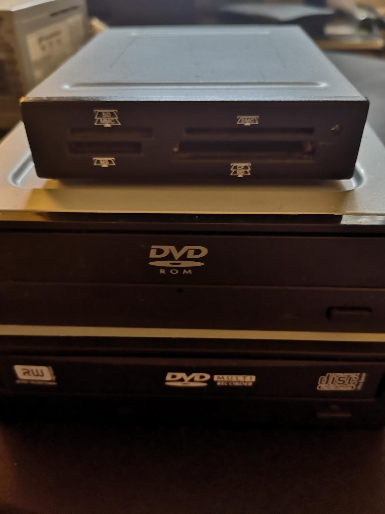 DVD og CD brenner, spiller og kort leser. | FINN-torget