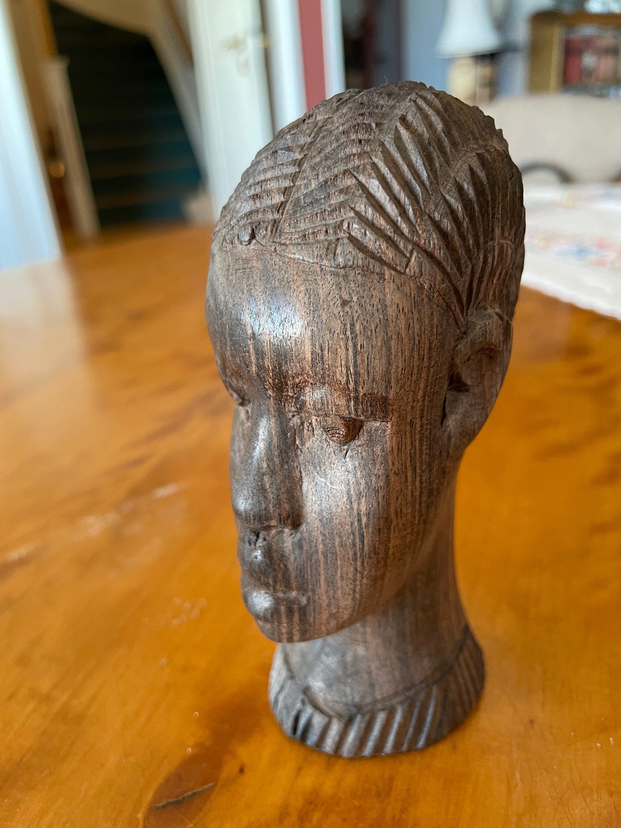 Skulptur, barnehode, heltre teak | FINN-torget