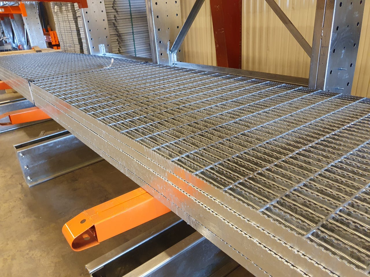 Galvaniserte gitterrister, rustfrie stålrister, aluminiumsrister ...