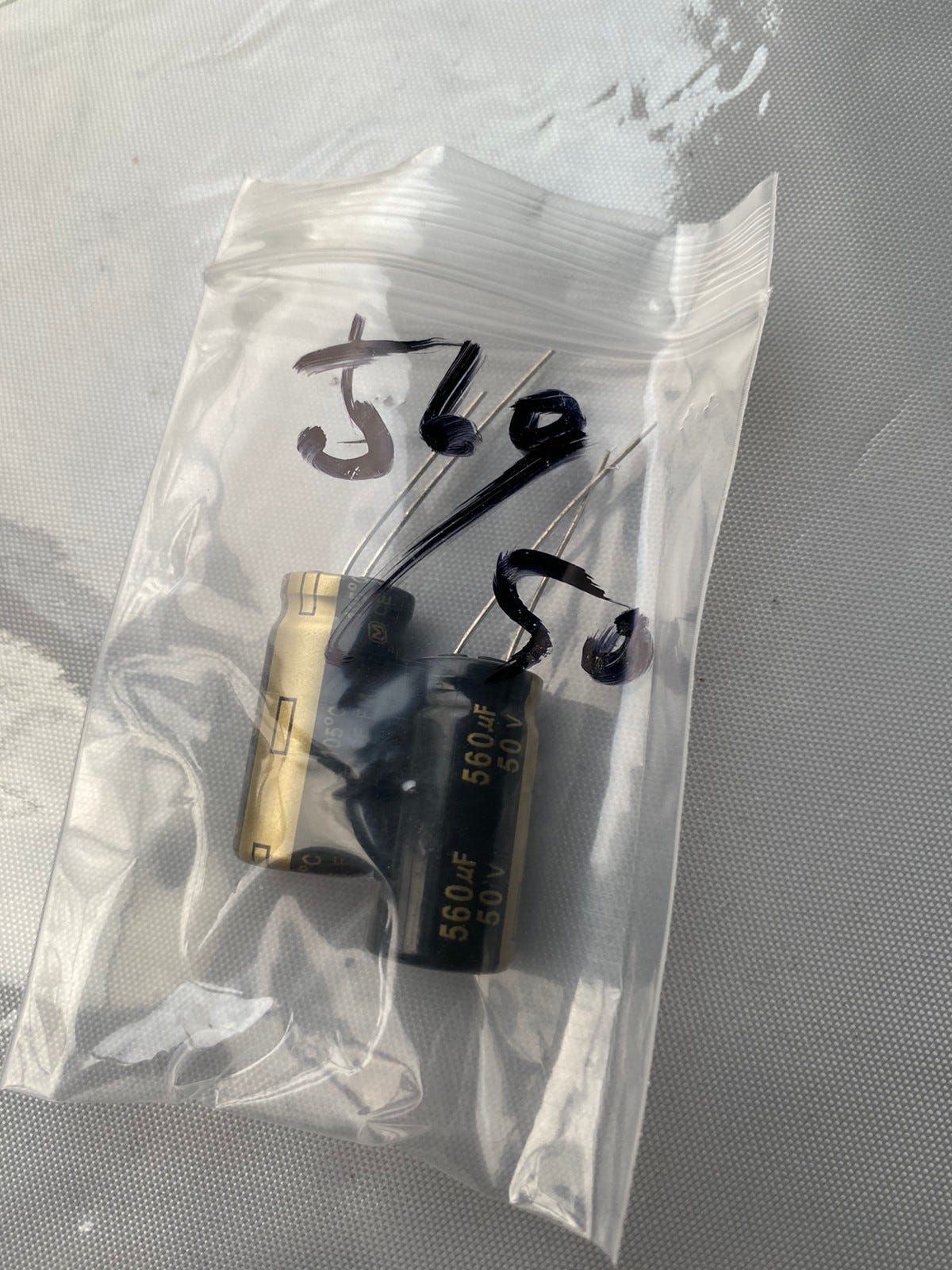 2 stk. Capacitor 560 uf 50V | FINN torget