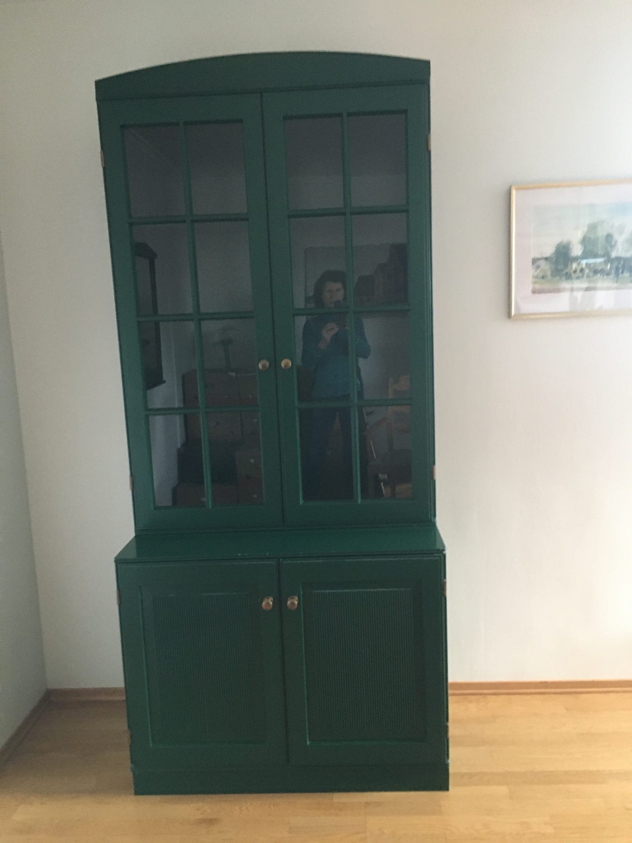 Vitrineskap Alf Sture, serien Eidsvold | FINN torget