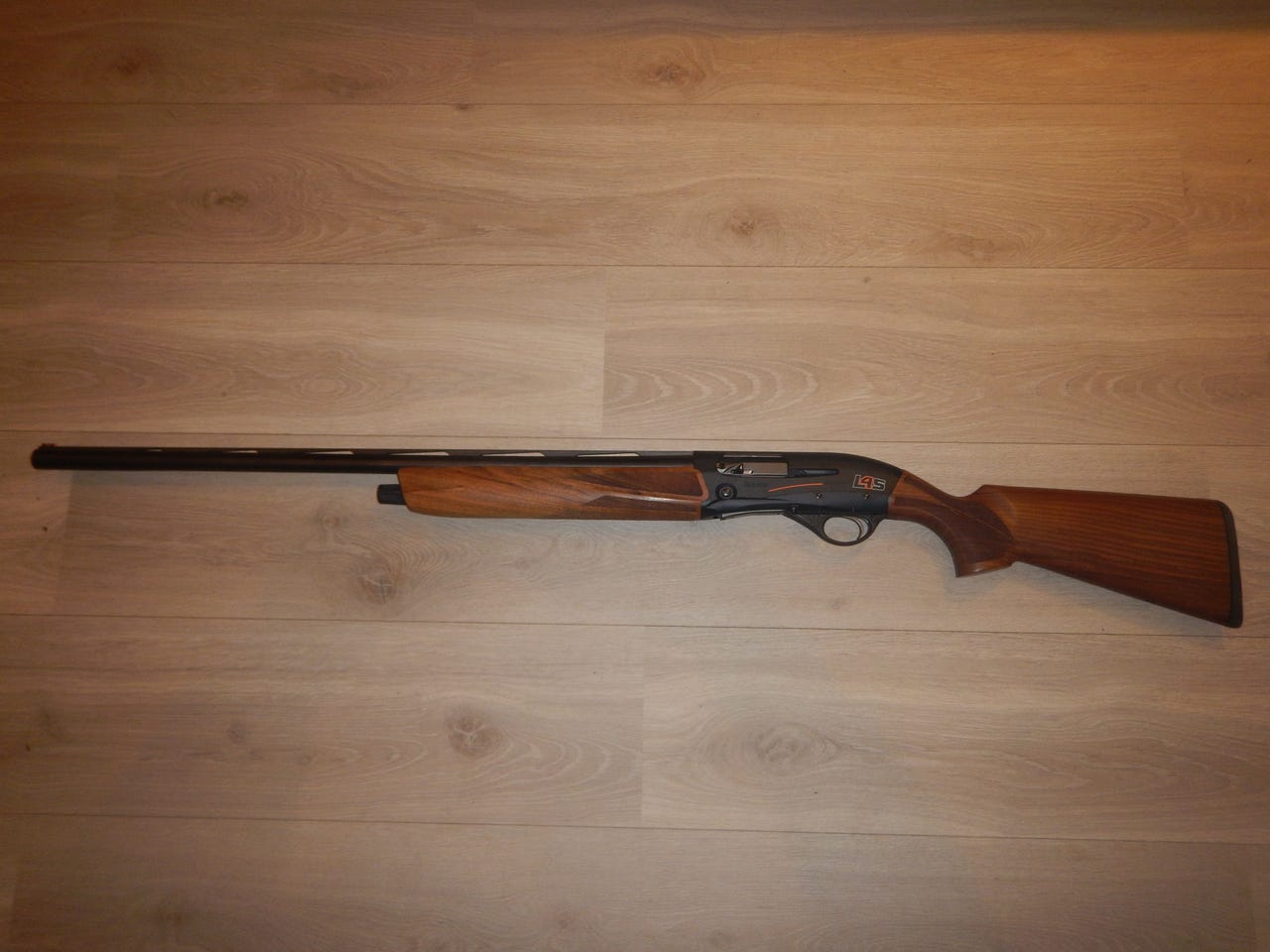 Halvautomatisk hagle, Fabarm L4S, Links, 12/76, Valnøttstokk-71cm løp | FINN torget