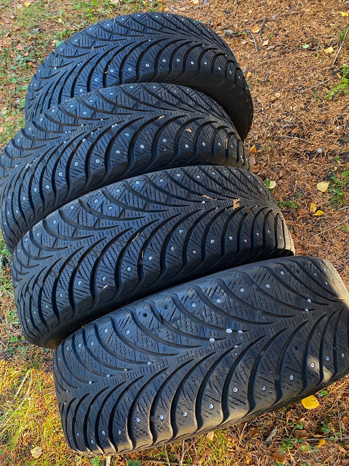 4 stk Vinterdekk, Sava, 195/60-15", 7 mm mønsterdybde, selges billig ...