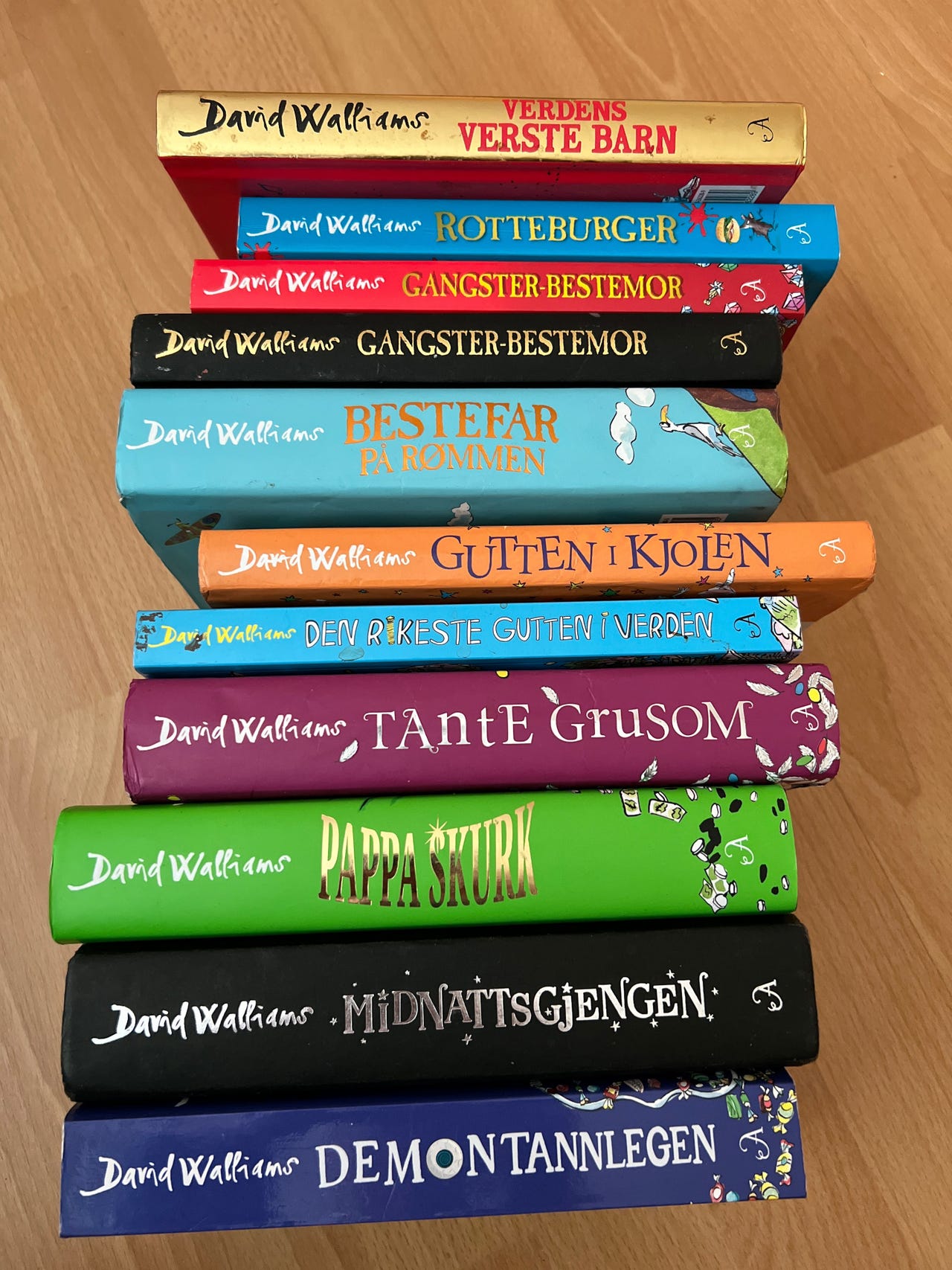 10 (11) David Williams bøker selges helst samlet | FINN.no