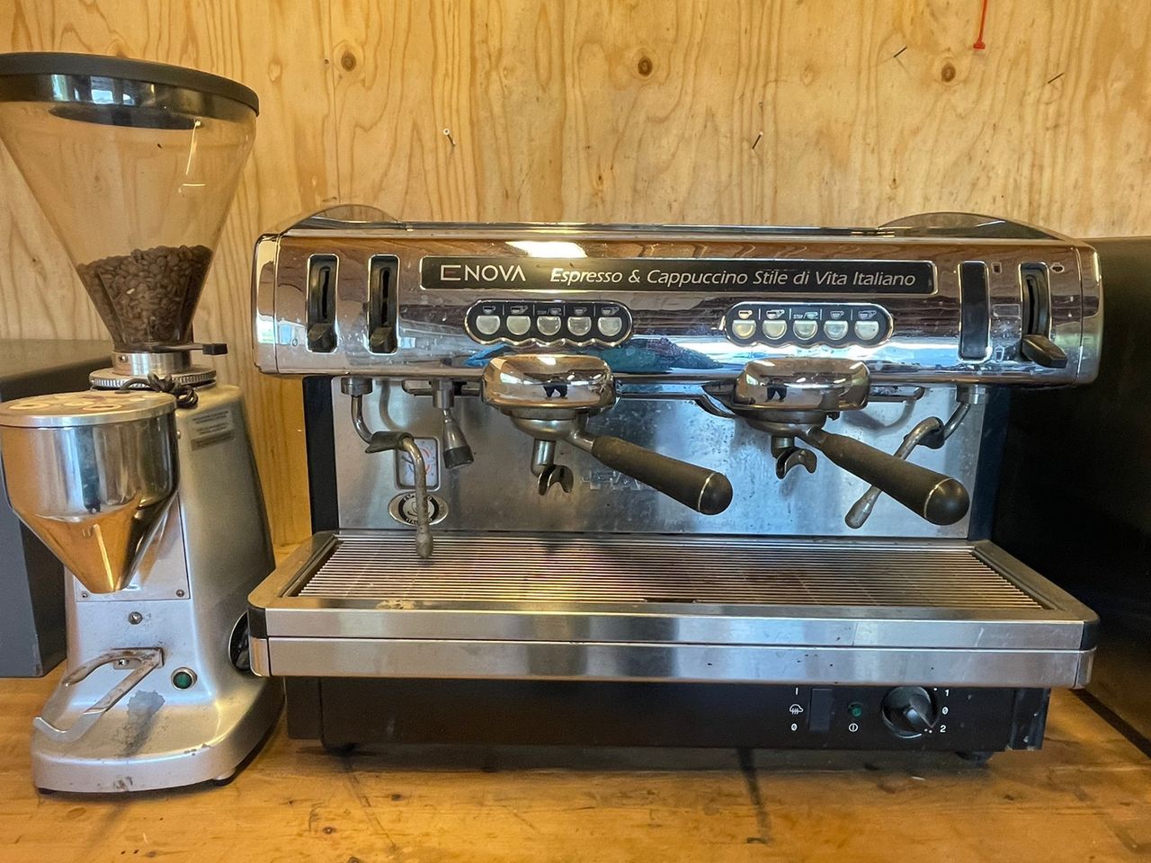 CNOVA Espresso & cappuccino maskin med kaffe kverner | FINN torget
