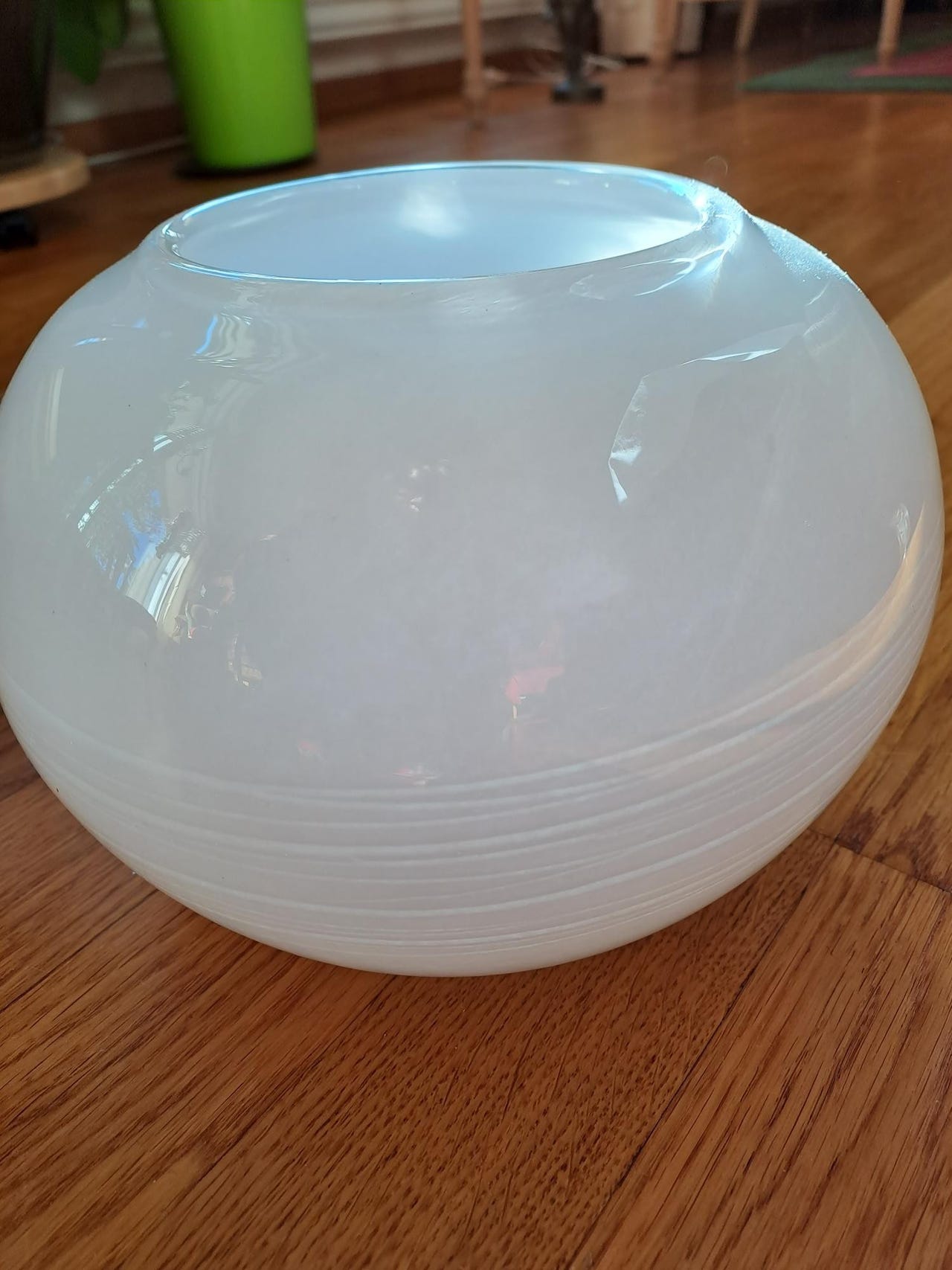 Hadeland hvit vase Curl? | FINN torget