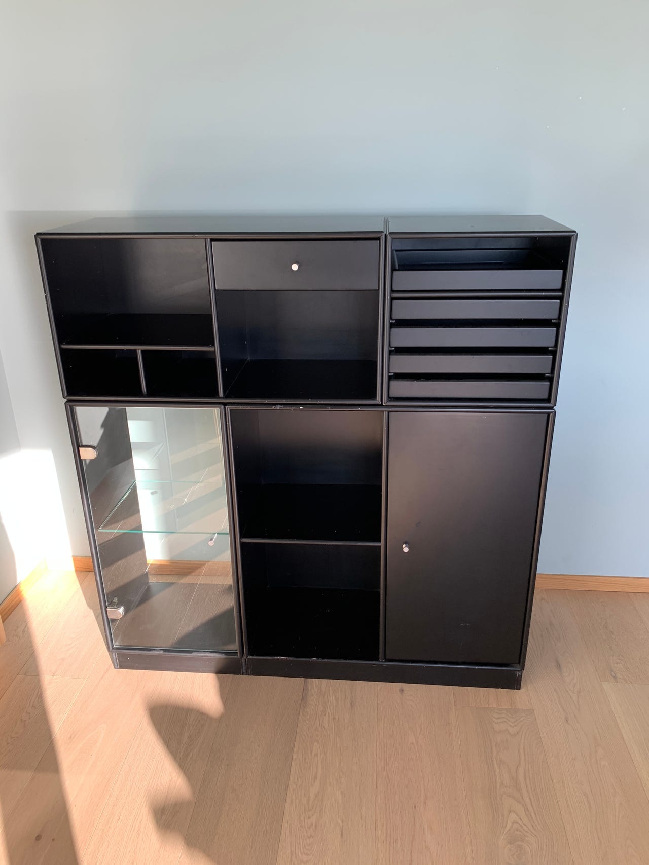 Montana hyller / skjenk selges | FINN.no