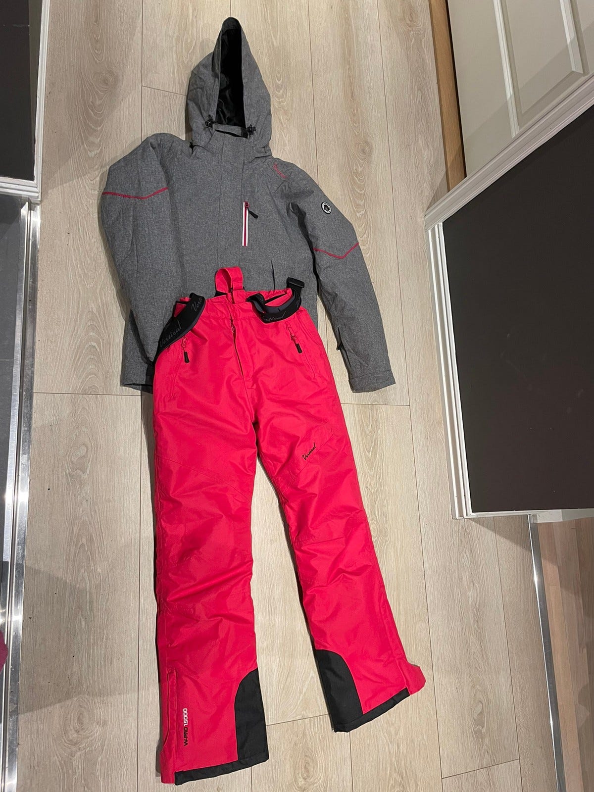 skidress str 176 (liten) | FINN.no