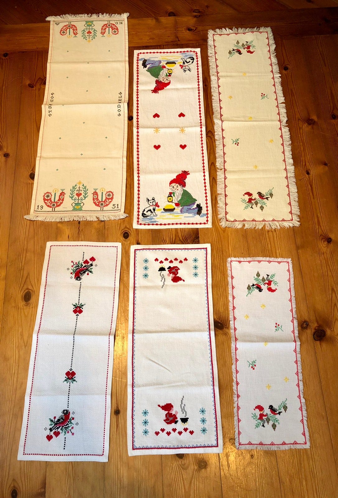 Håndbroderte duker til jul/ broderte løpere / juleløper | FINN-torget