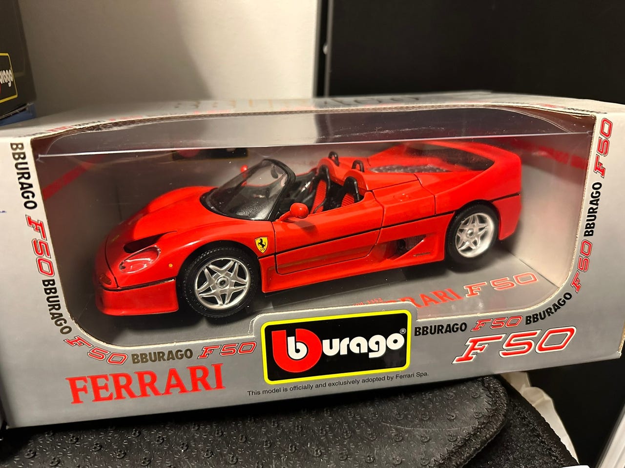 Burago Ferrari F50 1/18, modellbil, samleobjekt | FINN torget