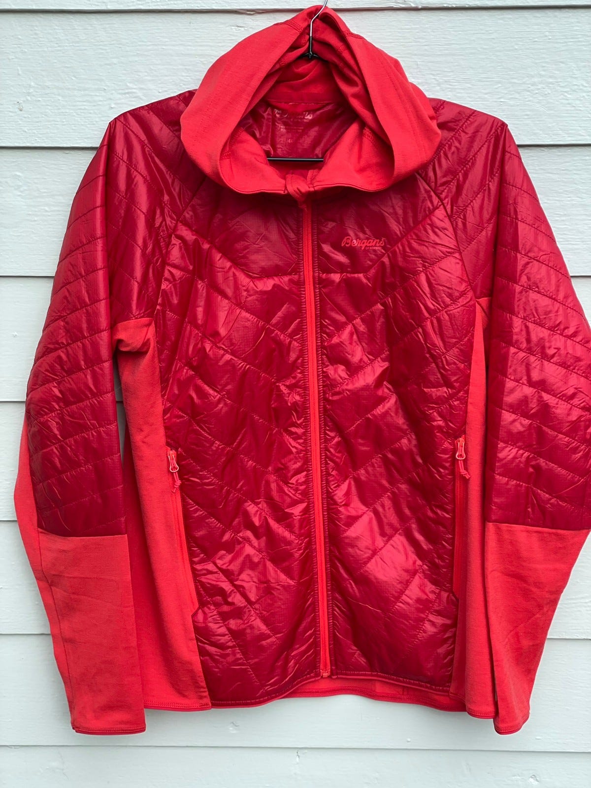 CECILIE LIGHT INSULATED HYBRID JACKET Dahlia Red / Light Dahlia Red ...