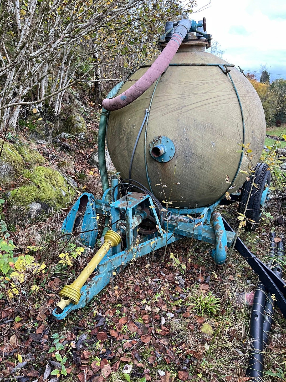 Tilhenger 3 kubikk glassfibertank brukt til ferskvann | FINN torget