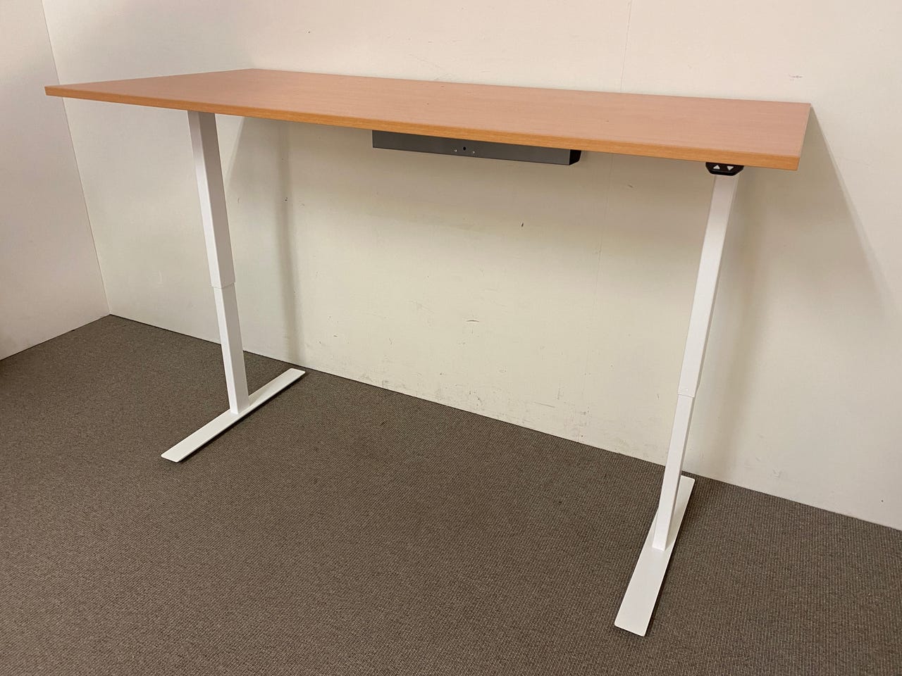 5 stk NYE Linak elektrisk hev/senk pult - skrivebord | FINN-torget