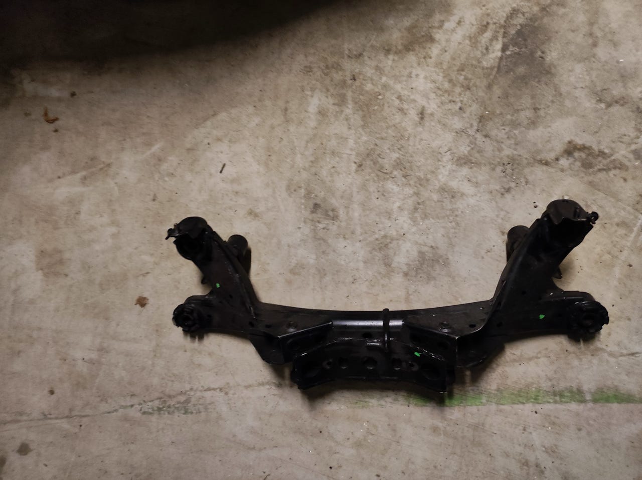 Bakre travers til Avensis / Corolla / Auris / RAV | FINN torget