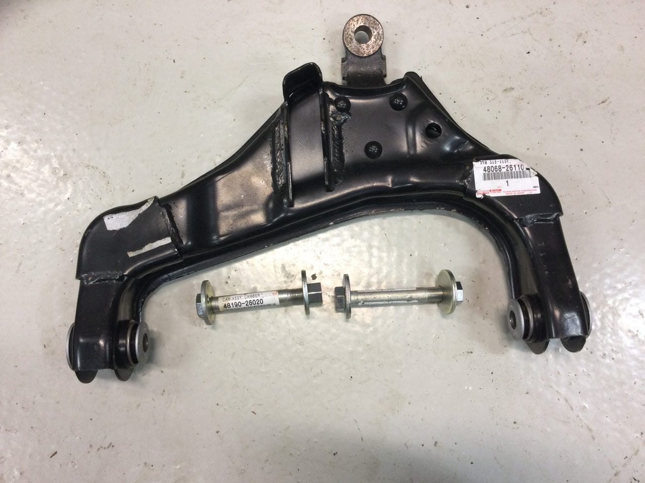 Bærearmer foran, nedre, venstre og høyre side, Hiace 4 WD | FINN.no