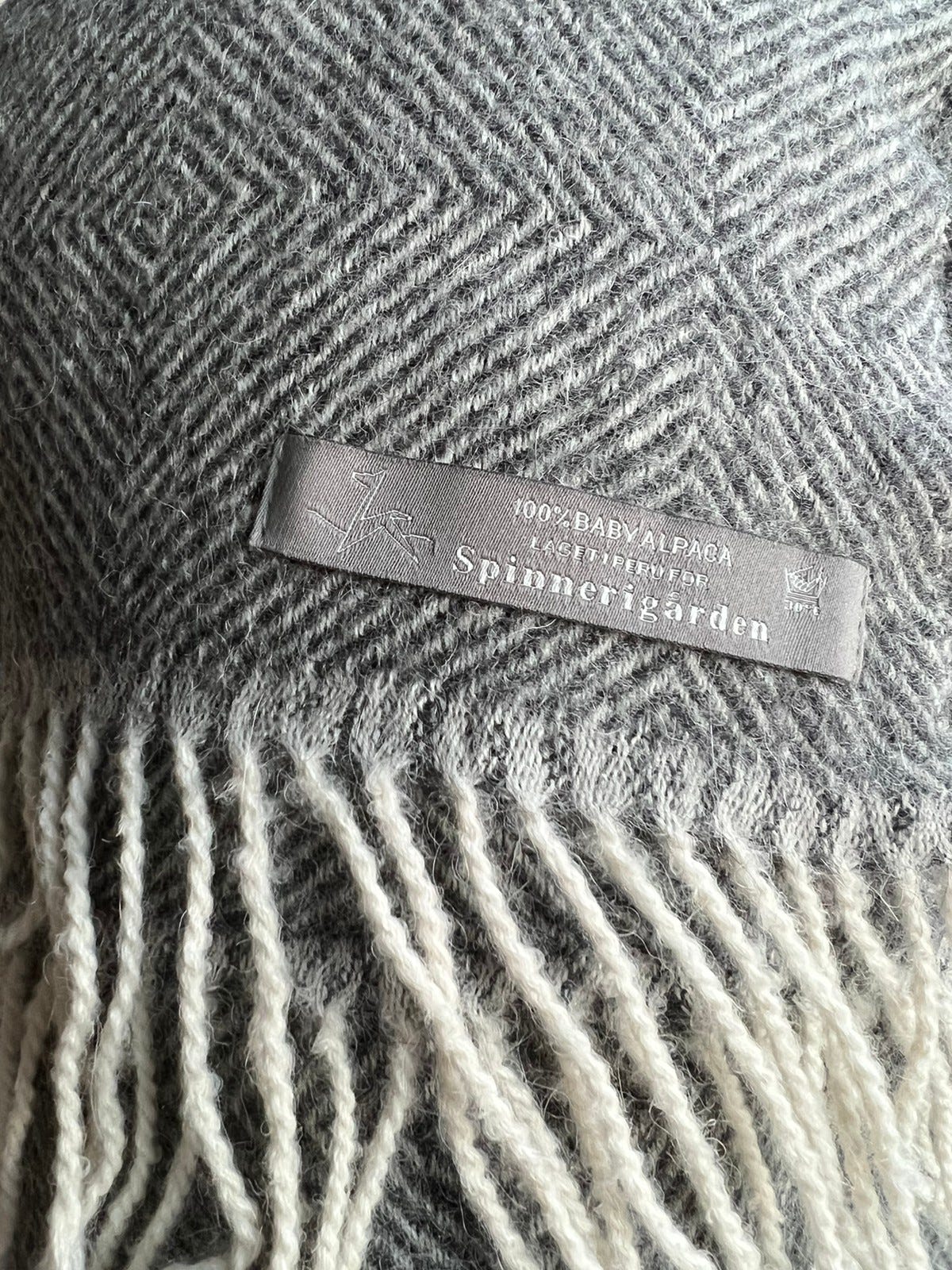 Ubrukt "baby alpakka" pledd (Spinnerigården) | FINN.no