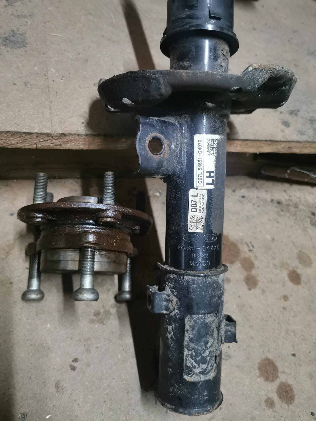 Hjullager foran og stotdemper foran for Kia Niro EV. | FINN-torget