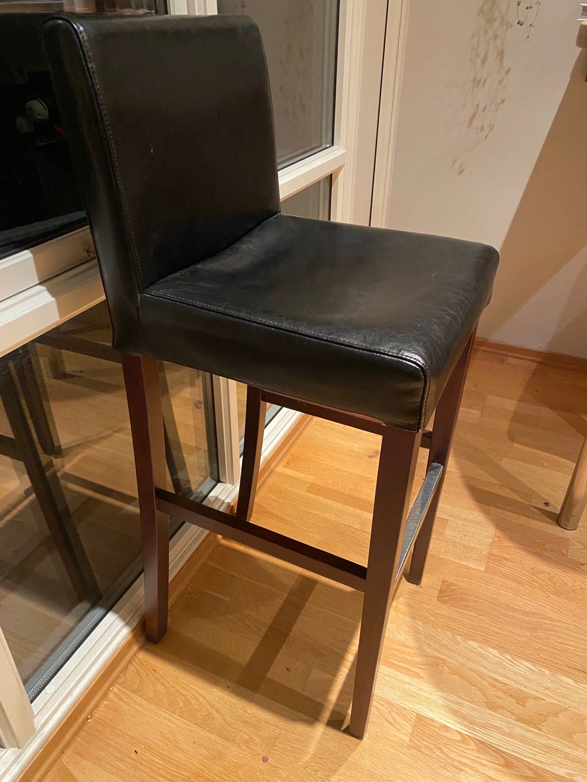 3 barstoler i sort skinn | FINN torget