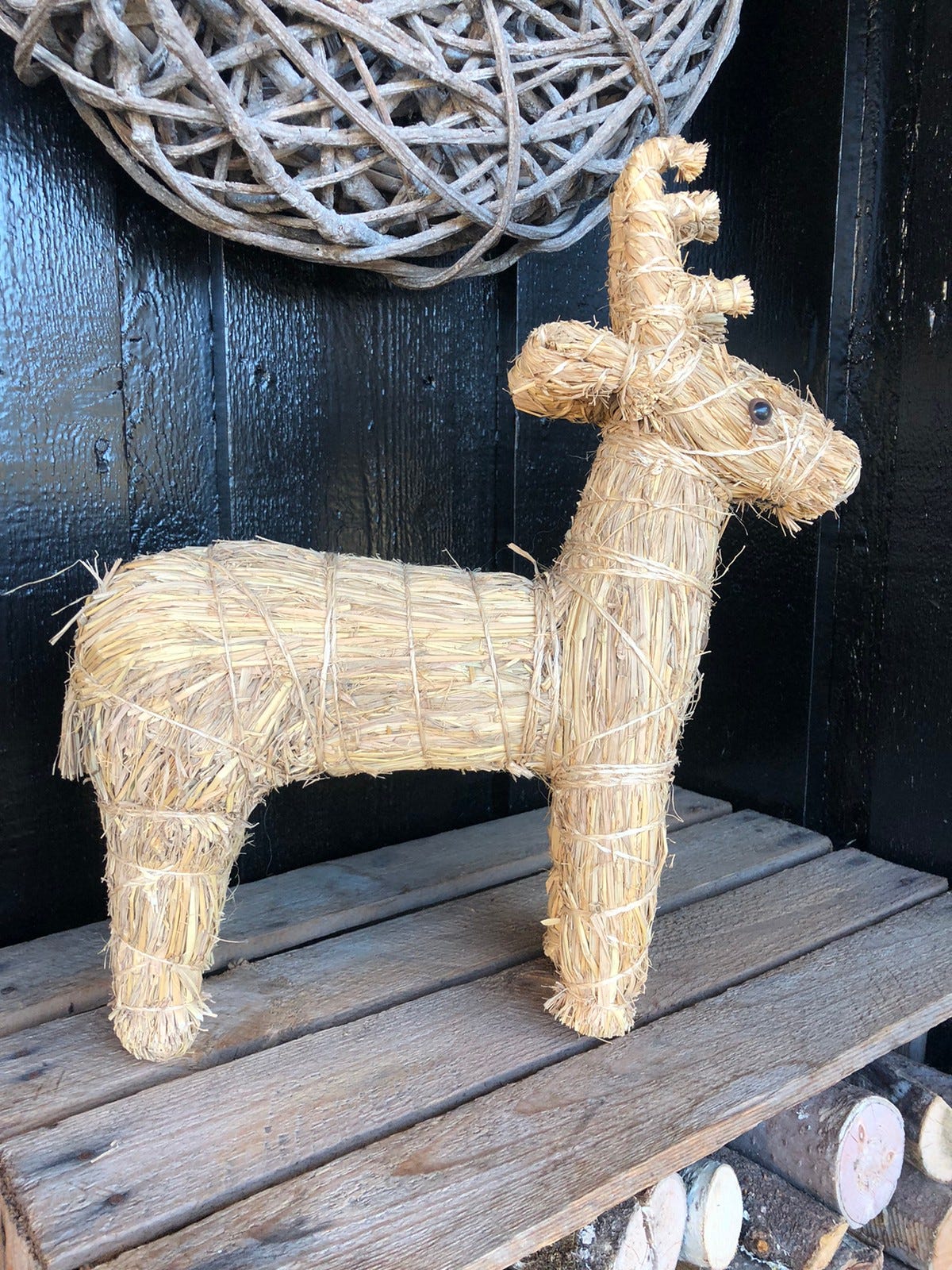 Julepynt/Reinsdyr laget av halm. kan brukes både inne/ute.(Reservert ...