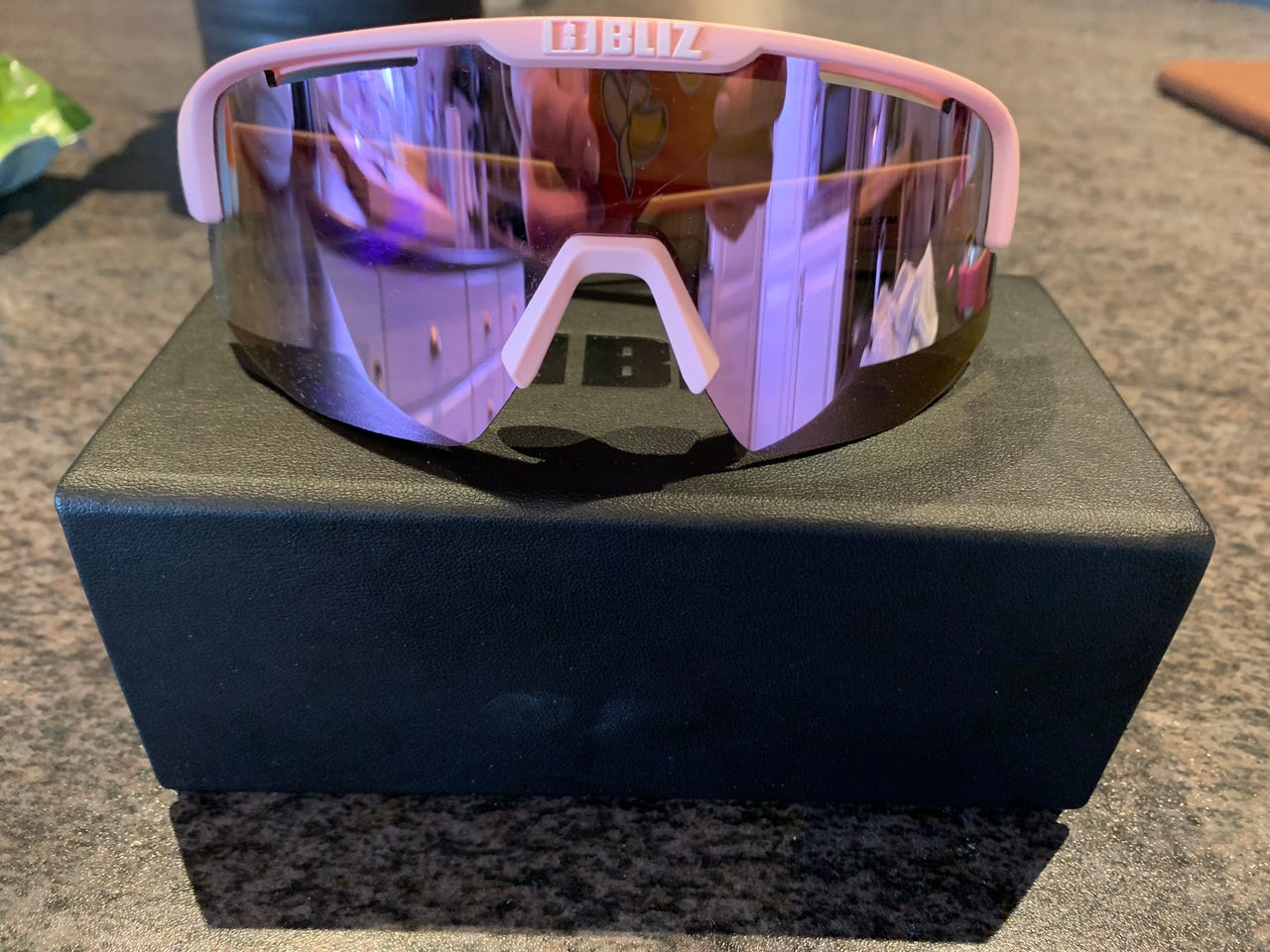 Bliz Matrix Small Dus rosa ramme og brune pudder multilinser | FINN.no