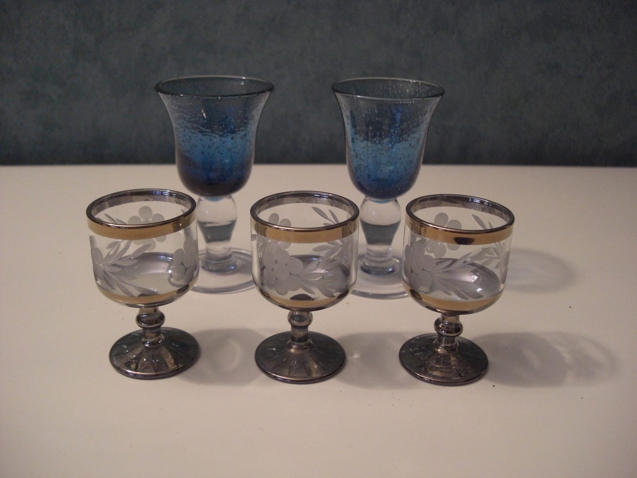 Snaps glass på stett - 5 stk selges samlet ( studer bilder ) | FINN.no