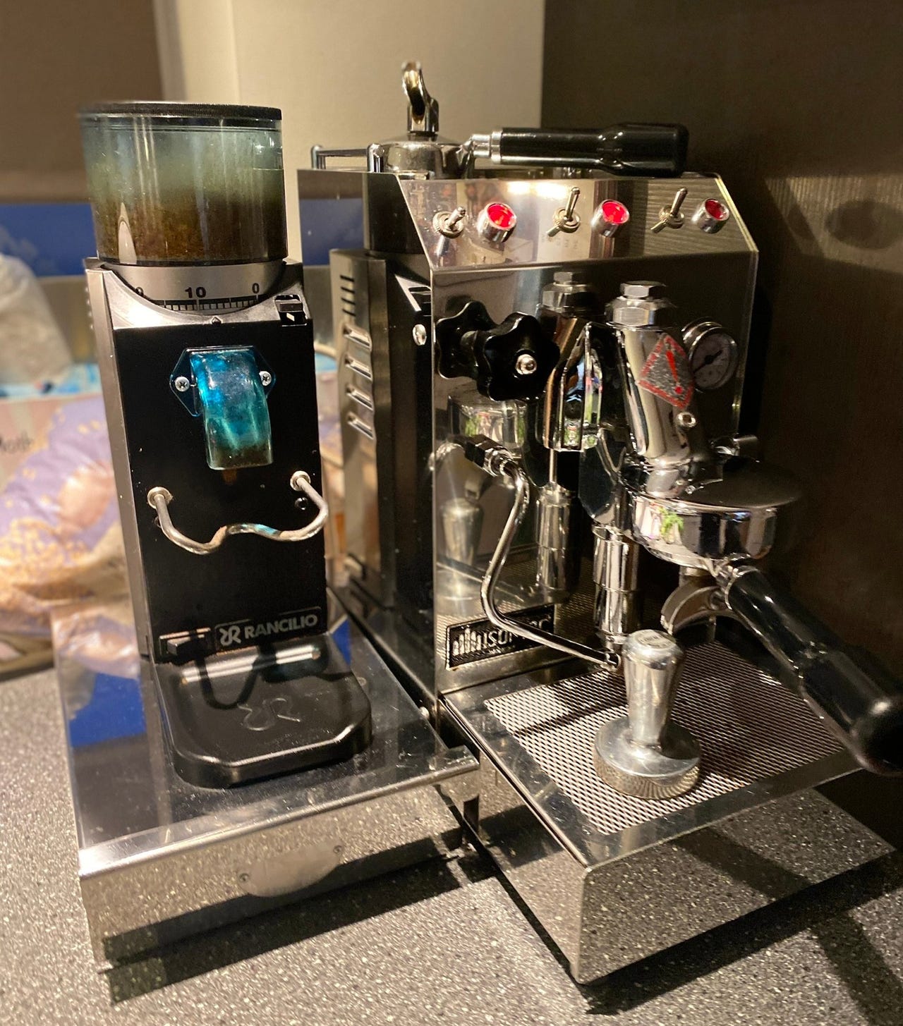 Komplett Isomac Zaffiro kaffemaskin med kaffekvern | FINN-torget