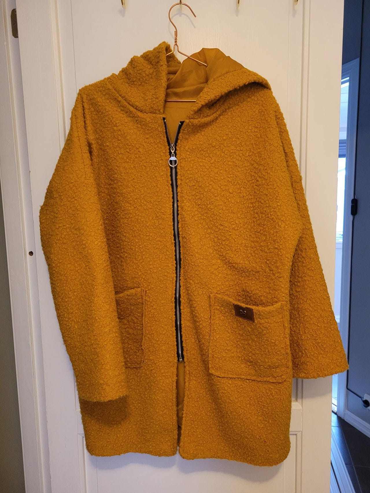 Pen okergul kåpe til salgs | FINN torget