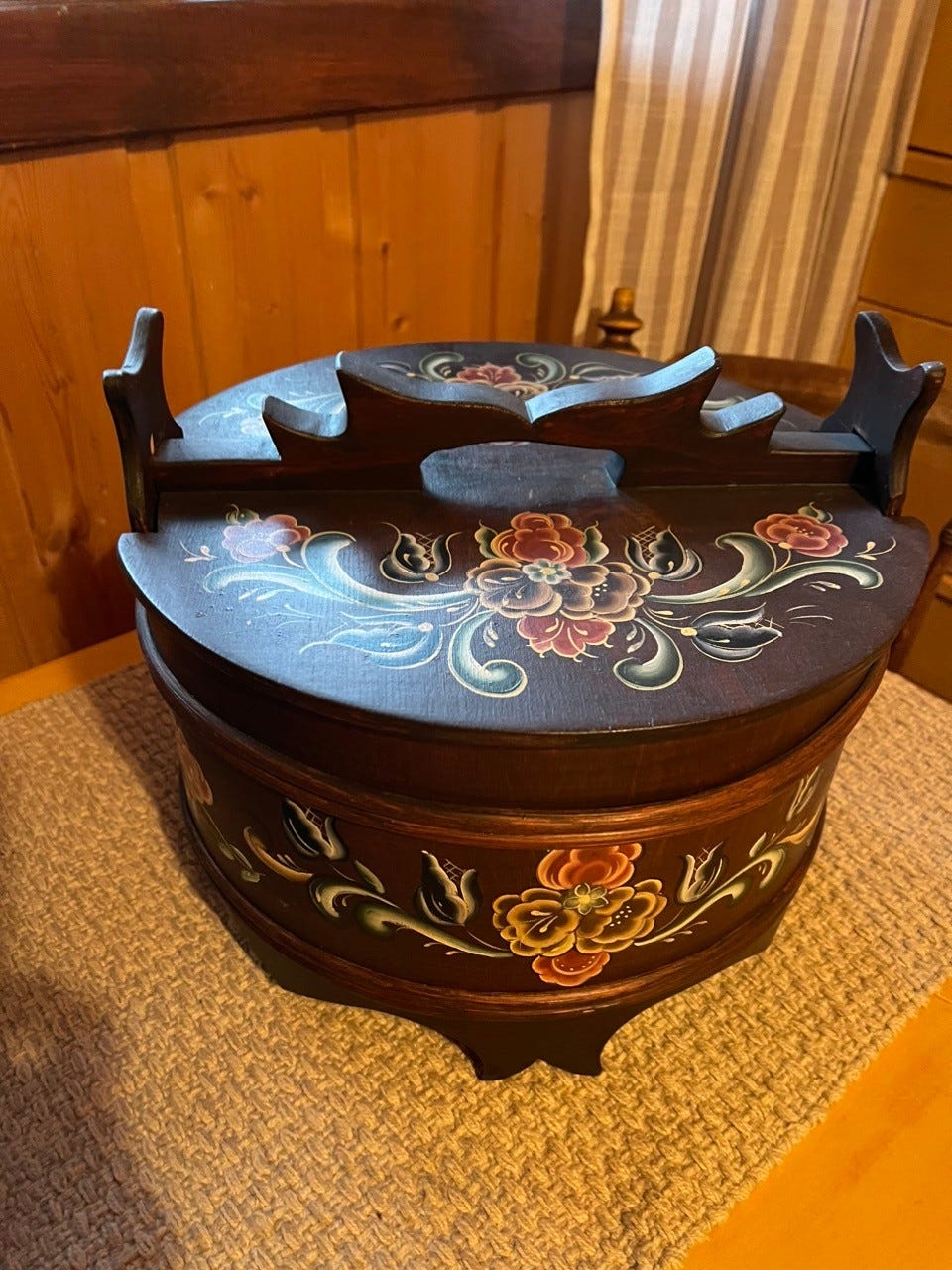 Kaketiner og bolle rosemalt | FINN.no