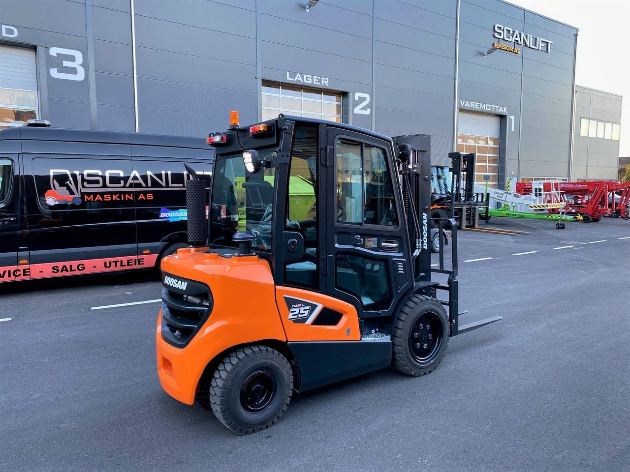 Til salgs: Doosan På lager Doosan diesel, modell: D25S-9, triplexmast ...