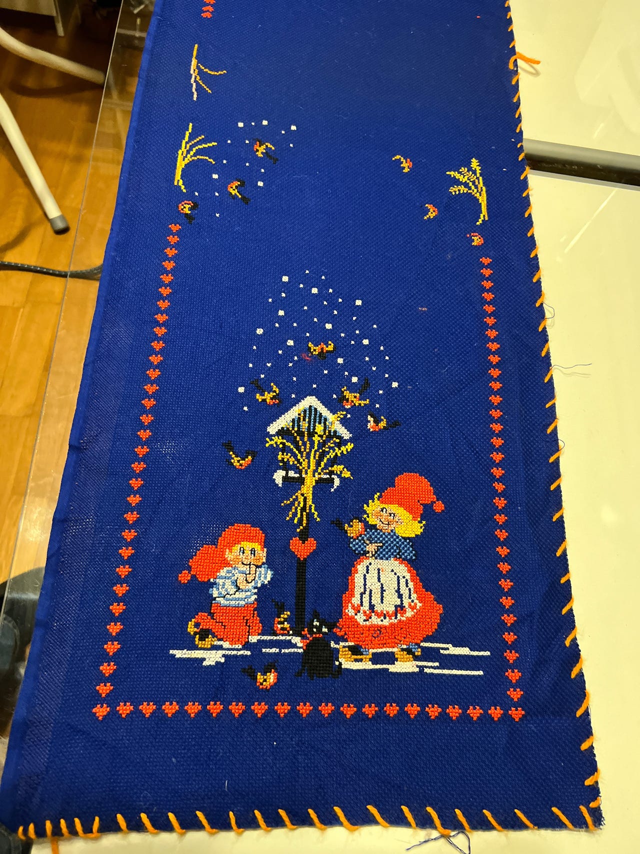 CEWEC Broderi blå juleløper, påbegynt / koselig julemotiv | FINN torget